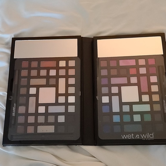 wet n wild | Makeup | 35 Wet N Wild Beauty Book | Poshmark